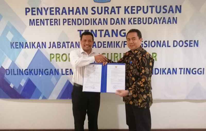 Dr. Agus Surono Dikukuhkan Jadi Guru Besar Universitas Al Azhar ...