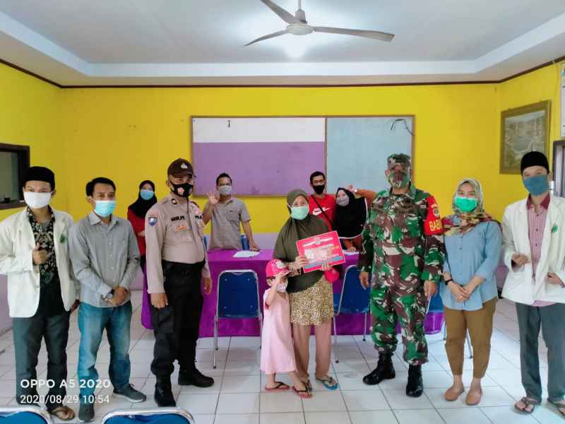 220 KK warga desa Saga Balarja Tangerang Banten menerima BLT senilai Rp ...